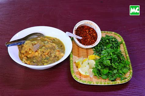 တစ်နေ့ ၄ သိန်းကျော်ဖိုး ရောင်းရတဲ့ ရဲလေးမ မုန့်ဟင်းခါး