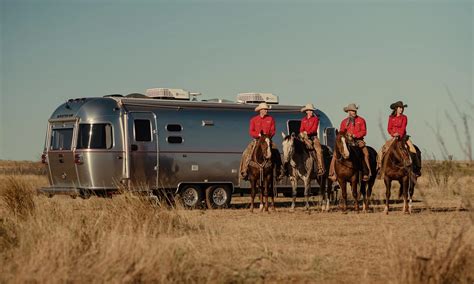 Radicas Moonlander X Is The Years Most Versatile Truck Camper Shell
