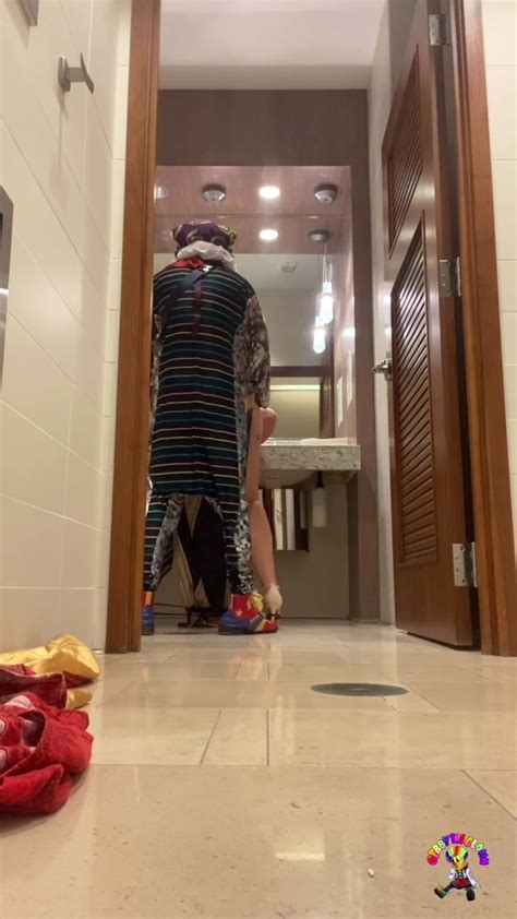 GIbbyTheClown Bathroom Break W Lila Lovely Porno Videos Hub