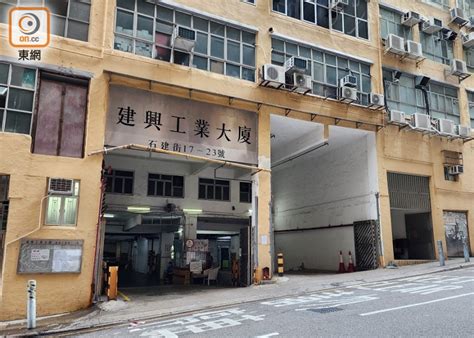 石籬工廈內中年漢暈倒 救護員到場證不治｜即時新聞｜港澳｜oncc東網