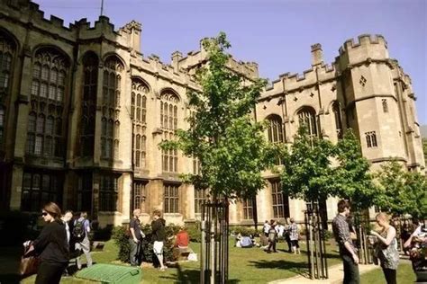 布里斯托大学 360百科