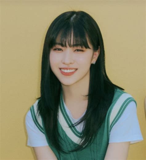 Pin By Victoria On Itzy Jennie Coachella Womens Hairstyles Itzy