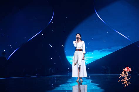 民族歌手吉萨莎玛惊喜出场 创意改编民歌直击绽放席位 哔哩哔哩