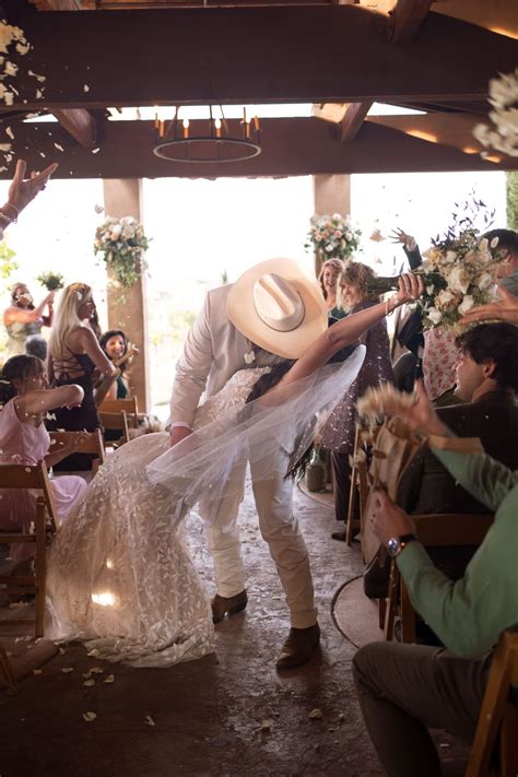 Photographer Spotlight Krissy Johnson S Journey To Capturing Love