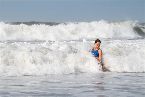 Photos Sf Rings In The New Year With Icy Ocean Plunge