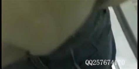 Cum On Bare Leg On Escalator Tnaflix Com