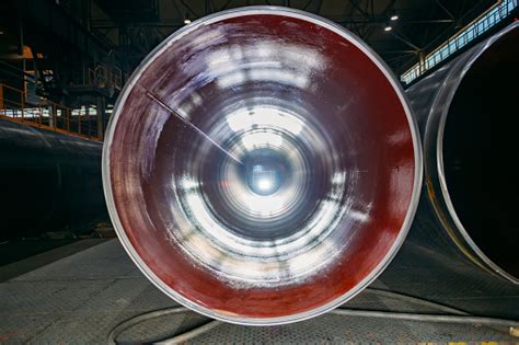 가스 또는 석유 파이프 라인 건설을위한 현대 프리미엄 코팅 파이프 내부보기 관 튜브에 대한 스톡 사진 및 기타 이미지 관 튜브 코팅 내부 Istock