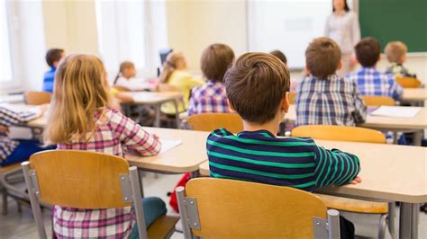 През следващата учебна година над 35 000 ученици ще посетят около 400 неделни български училища