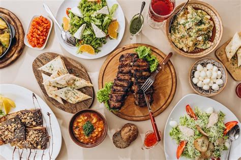 Большой стол с едой 80 фото