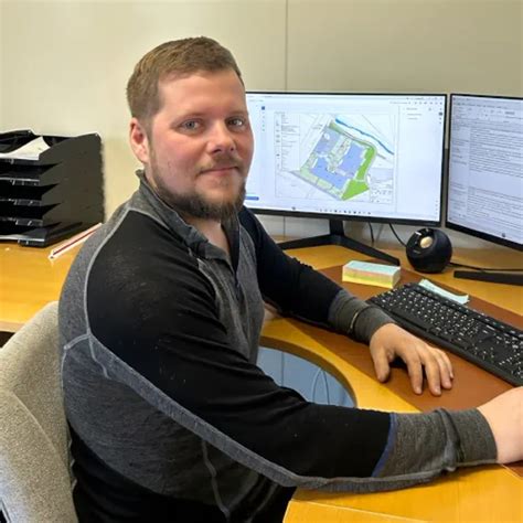 Kontakt Oss Reinertsen Graving Og Uteområde