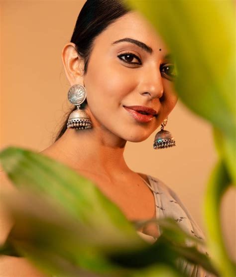 Telugu Actress Rakul Preet Singh In Sleeveless Green Saree Rakul
