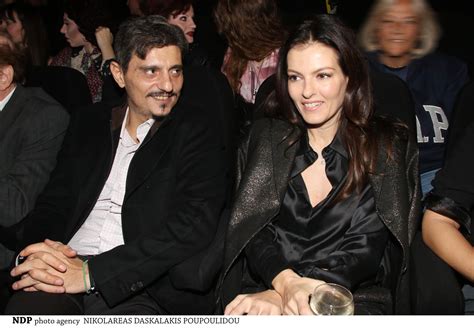 Καλλονή μελαχρινή μητέρα 2 παιδιών Η “άγνωστη” σύζυγος του Δημήτρη Γιαννακόπουλου μοιάζει με