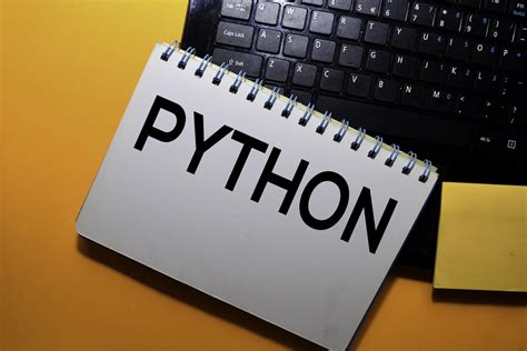 Pythonとは【3分でわかる】特徴・できること・メリットを解説