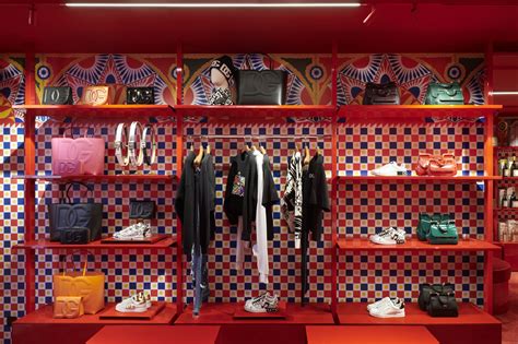 Dolce And Gabbana Opens Holiday Market Pop Up In Londons Covent Garden