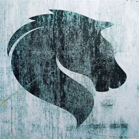 خرید و قیمت دانلود فایل فتوشاپ Psd و لایه باز موکاپ لوگو با کیفیت بالا طرح روی چوب ترب