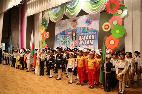 Сурагчид замын хөдөлгөөний мэдлэгээрээ өрсөлдлөө