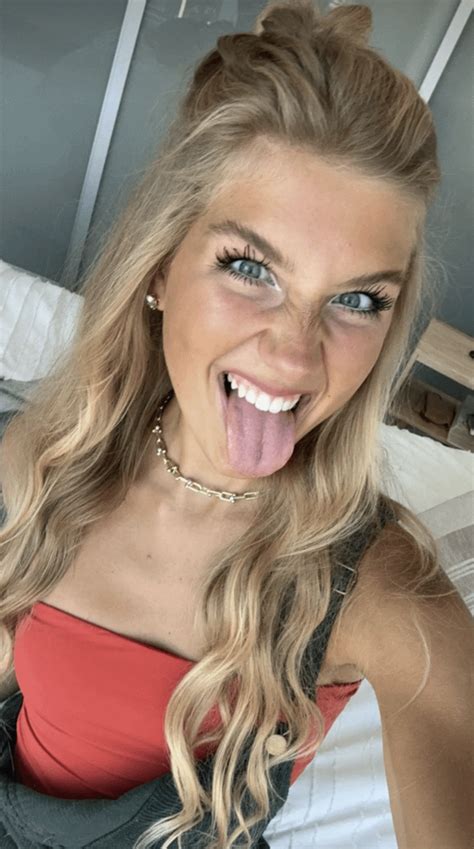 Tongue Selfie Sc Ranielaleon