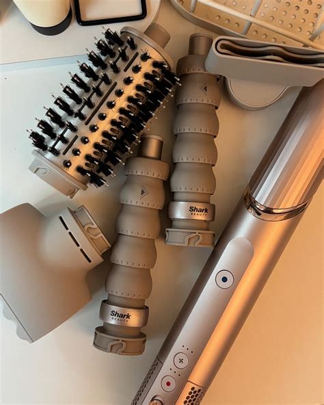 ɯ ı ɹ ǝ ʎ 협찬 요즘 너무 인기인 샤크 뷰티의 ‘샤크 플렉스타일 에어 스타일러 Hd434 드라이기에서 스타일러로 변신하는 2 In 1 설계로 드라이와