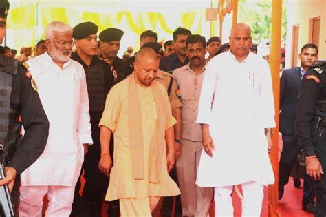 मुख्यमंत्री योगी आदित्यनाथ ने विधान परिषद सदस्य डा• महेन्द्र सिंह की माता स्व• इंदुमती सिंह को