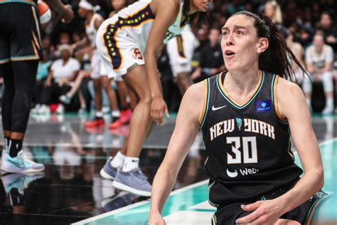 Breanna Stewart Gets Roasted For Pregame Outfit With NY Liberty Athlon Sports