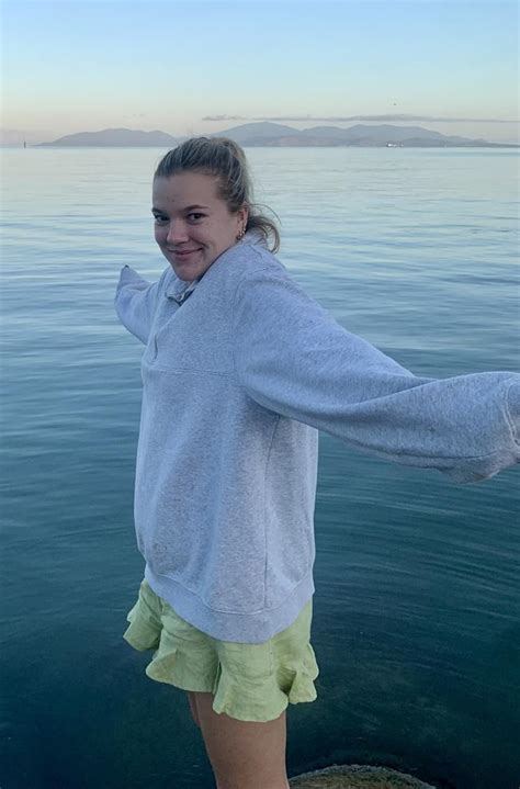 22 Year Old Melia Hinks From Magnetic Island Battling Acute Osteosarcoma Cancer Herald Sun