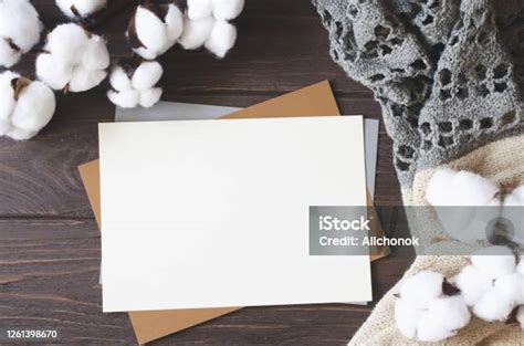 면 꽃과 스카프를 가진 모형 카드 템플릿 초대 엽서입니다 자연 환경 친화적 인 개념 면에 대한 스톡 사진 및 기타 이미지 면 스카프 0명 Istock
