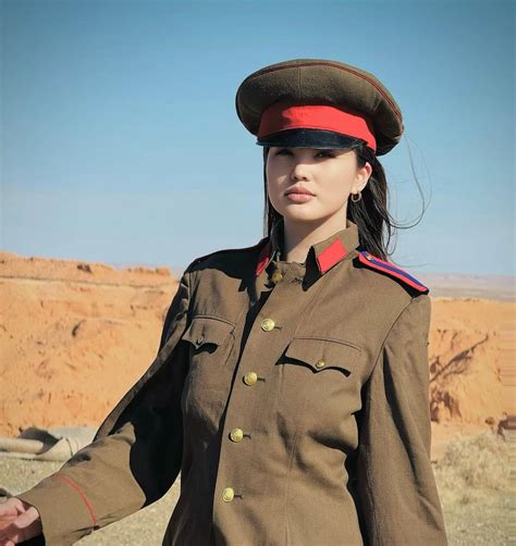 Мино Эхийн цагаан сүү нь үгүй ч Эцгийн халуун хайр нь байдаг Эр цэргийн албанд мордоогүй ч Эх