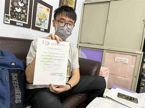 障礙從來不是阻礙前進的藉口 吳亞逸榮獲德育護理健康學院三敬楷模榮譽