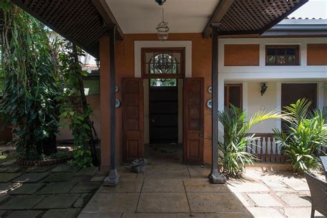 Stanley De Saram House Wooden Doors