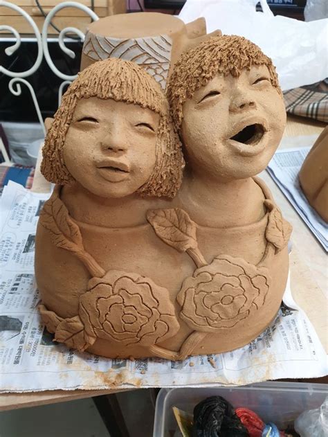 Clay에 있는 Nipa Modi님의 핀 도자기 디자인 도자기 인형