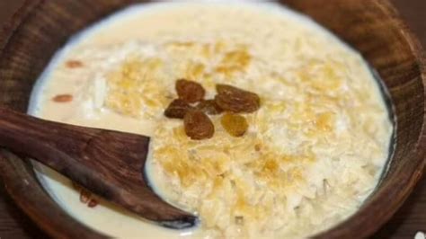 Sweet Poha Recipe With Milk ನಿತ್ಯದ ಉಪಹಾರದಿಂದ ಬೇಸರವಾಗಿದಿಯಾ ಈ ರುಚಿಕರ ರೆಸಿಪಿಯನ್ನ ಟ್ರೈ ಮಾಡಿ ನೋಡಿ