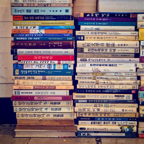 이상한나라의헌책방 1988년에 중앙일보사 에서 펴낸 대기획 출판물입니다 고대부터 현대에 이르기까지 음악을 장르별 작곡가별로 분류하고 꼼꼼하게 텍스트를 만들었습니다