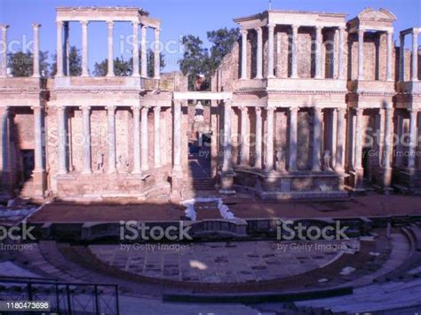 그리스와 라틴어 극적인 작품을 해석하는 오거스타 명예 인클로저에서 1 세기에 일자 로마 극장 메리다에서 1세기 경에 대한 스톡 사진 및 기타 이미지 Istock