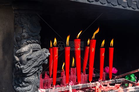寺庙上香拜佛高清图片下载 正版图片500842817 摄图网