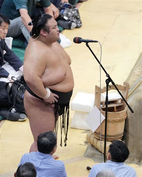 貴景勝4場所ぶりv支えた友、埼玉栄高同期の付け人2人 毎日の取組後に意見求め5分間の反省会 大相撲写真ニュース 日刊スポーツ