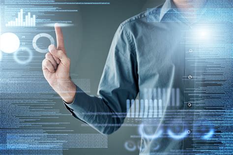 차트별 데이터 분석을 위한 사람 손가락 및 오버레이와 사무실 계획을 위한 기술 혁신 정보 기술 전문가 3d 홀로그램 또는 밤에