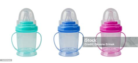 아기 컵 젖꼭지가 있는 파란색 젖병 어린 아이들 장비 플라스틱 어린이 시피 마시는 컵 젖병에 대한 스톡 사진 및 기타 이미지