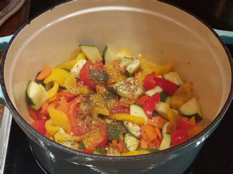 Bolivinės Balandos Kinva Troškinukas Su Daržovėmis Pagamini