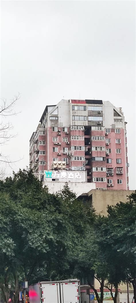疑似锦江区学道街中电大厦顶楼存在两层违建 群众呼声 四川网络问政理政平台 锦江区委书记