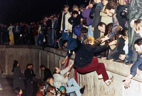 The Story Of Berlin Wall In Historical Pictures From 1961 1989 Rare Historical Photos