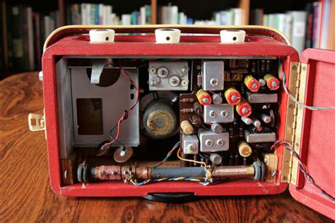 Roberts R200 Red Retro Transistor Radio Radio Retro