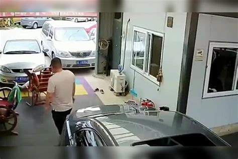 监控下各种失误出糗集锦我一般不会笑除非真的忍不住 集锦 失误 监控