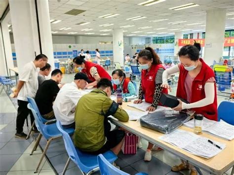 21200毫升松江经开区企业职工撸起袖子献热血