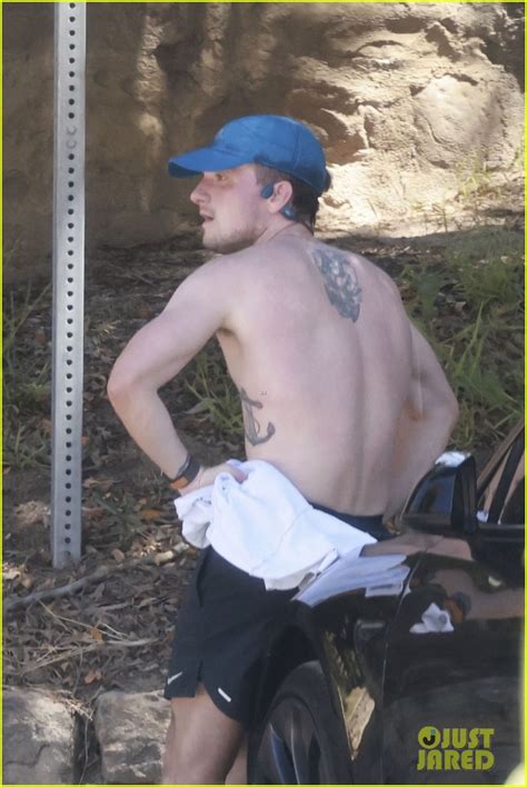 Hat Josh Hutcherson Ein Tattoo Josh Hutcherson “out” Photoshoot