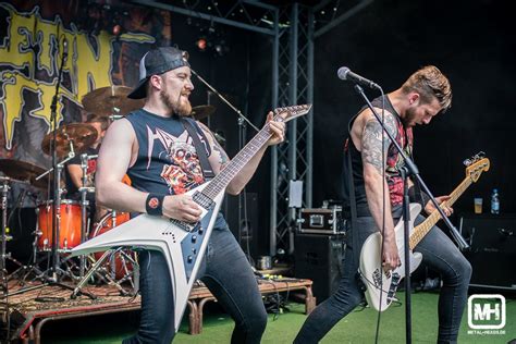 Skeleton Pit Metal Headsde