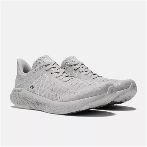 뉴발란스 프레쉬폼x 1080 V12 레인 클라우드 캐슬락