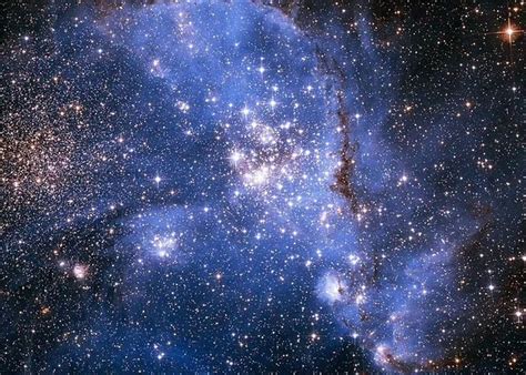美欧科学家把焦点转向小麦哲伦星系内的NGC 346星云 了解恒星形成方法 神秘的地球 科学 自然 地理 探索