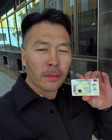 Arslan Mn Татар хамтлагийн Мөөгий нэрээ Дугарын Мөнхчулуун Татар болгожээ Тэрбээр Өнөөдөр