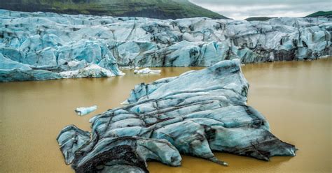 アイスランドのヴァトナヨークトル国立公園にあるスヴィナフェルスヨークトル氷河の美しい風景。の写真 Unsplashの氷の画像