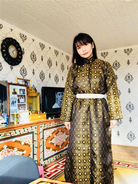 Ээжийн дээл Элбэг хангалуун сэтгэлийн энгэрт сүү… By Tuvshinjargal Nergui Medium